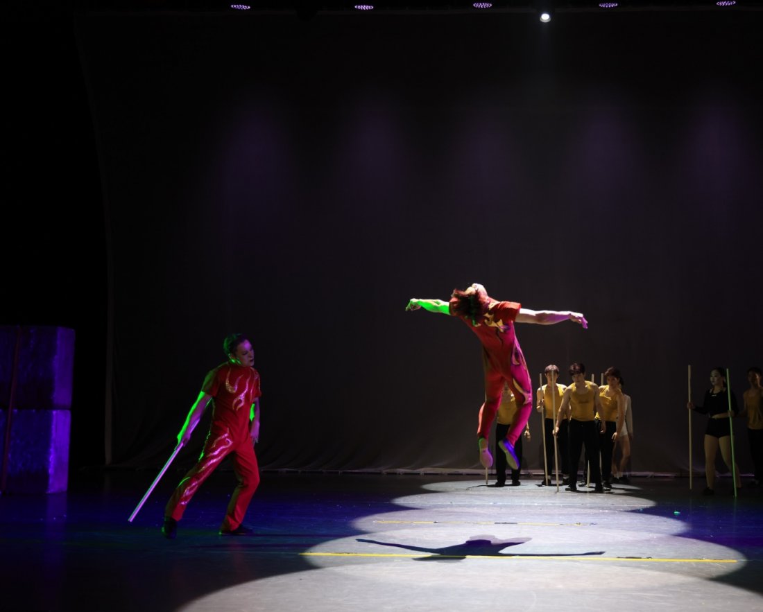 Monkey King danstheater met circus, Schouwburg Hengelo, 15 December ...