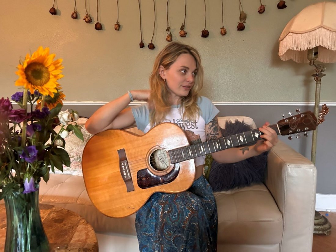 Rachel Harness Live at Kava Kula, Kava Kula Kava Bar & Lounge, Ormond ...