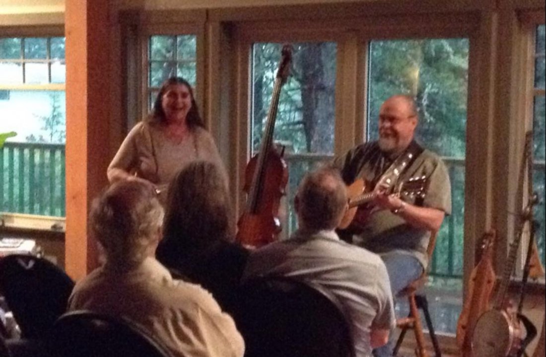 Blu & Kelly Hopkins @ Harmony Lookout Barnhartvale , Harmony Lookout ...