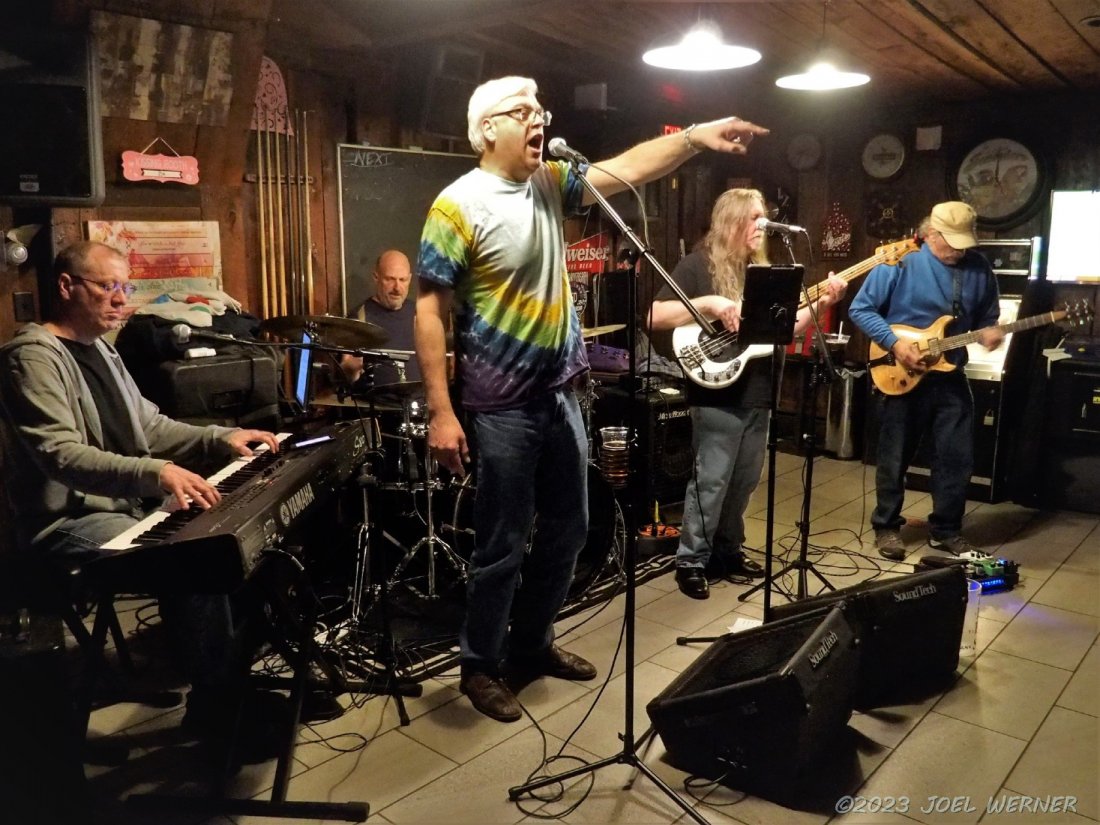 The High-Low Jacks Band play The Its About Time Cocktail Lounge, It's ...