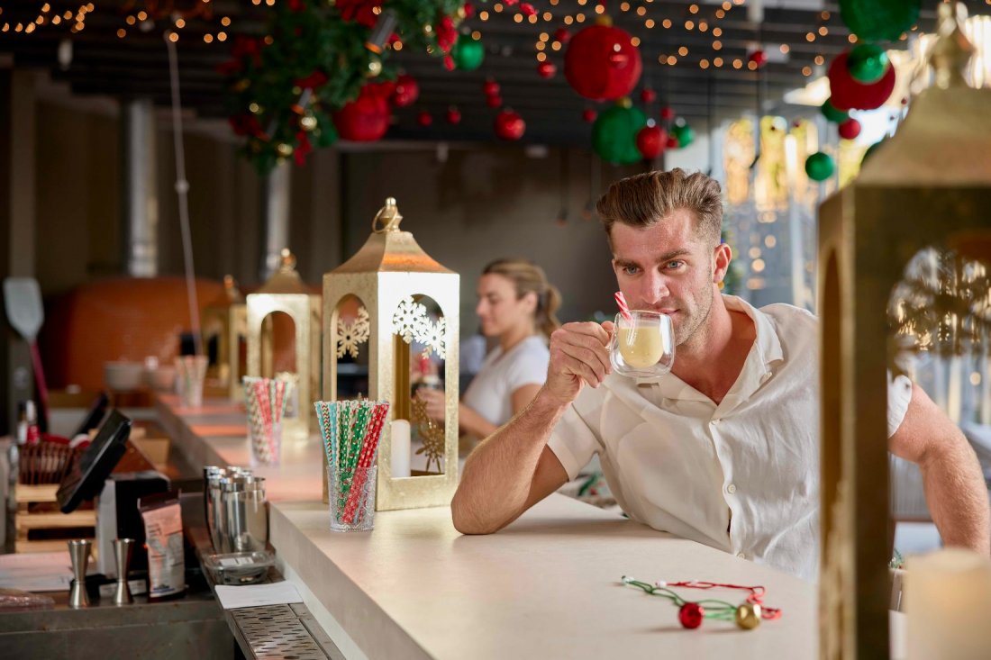 Tinsel Tavern at Taaza - A Holiday Pop-Up bar, Amrit Ocean Resort, West ...