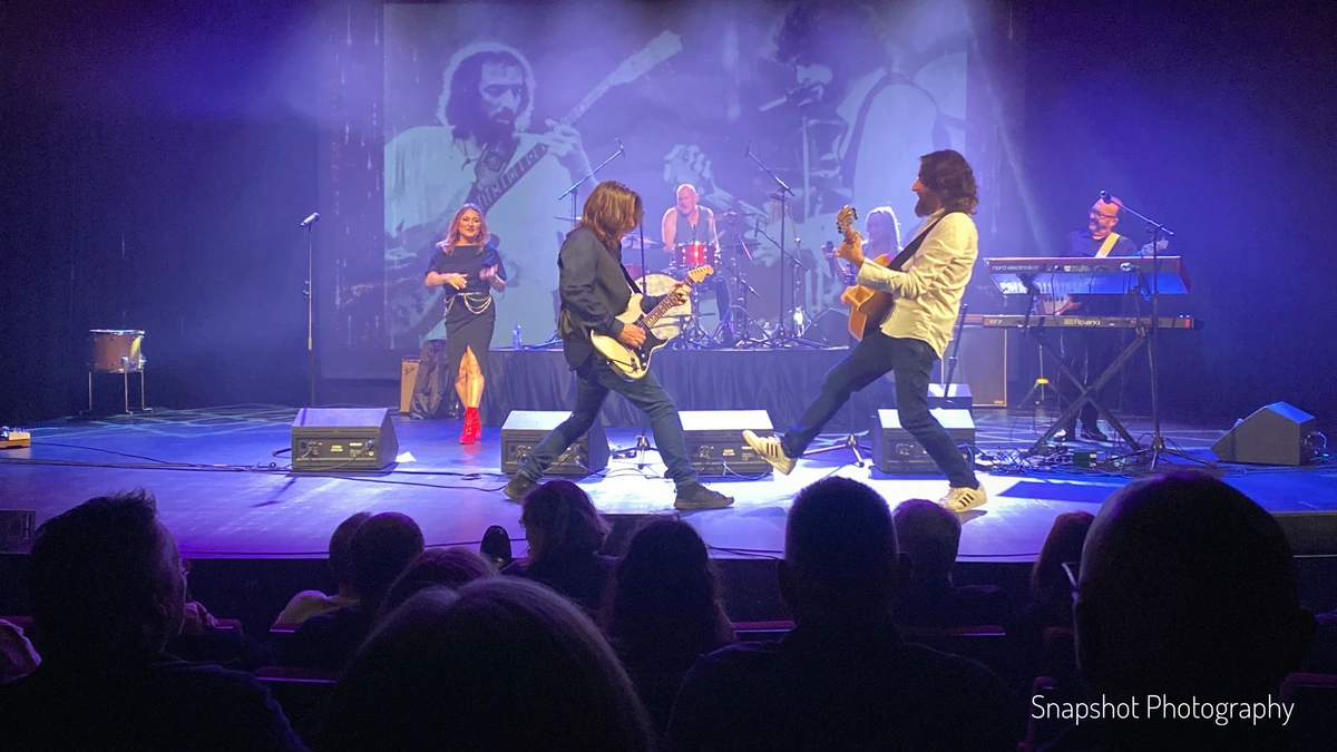Fleetwood Macs Running in the Shadows, Norton Music Factory, Caloundra ...